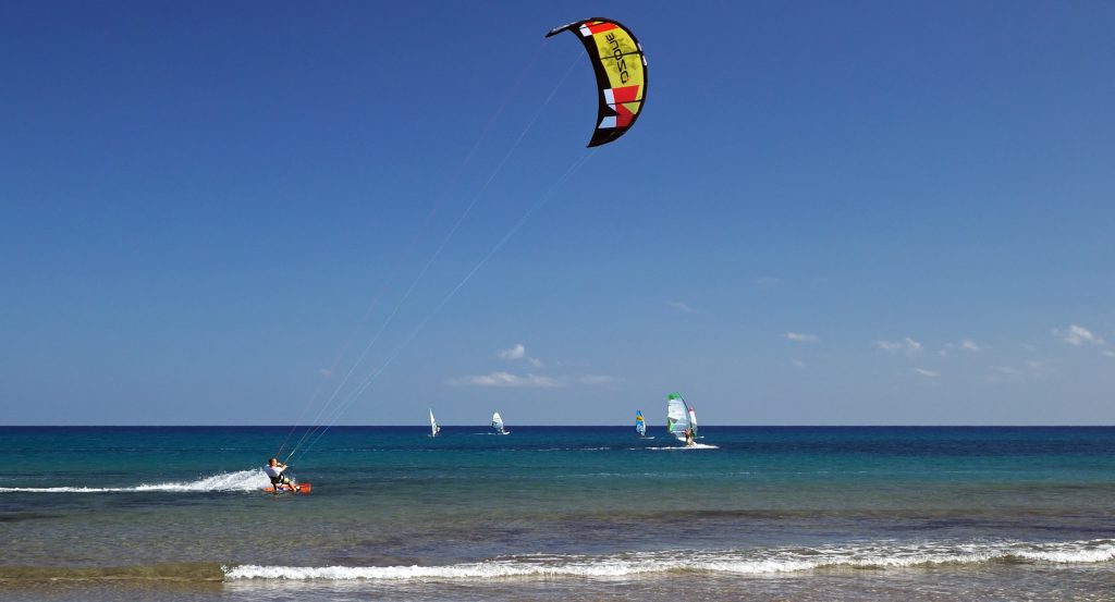 kite surfing lanzarote - Lanzarote Tourist Guide kite surfing lanzarote - Lanzarote Tourist Guide